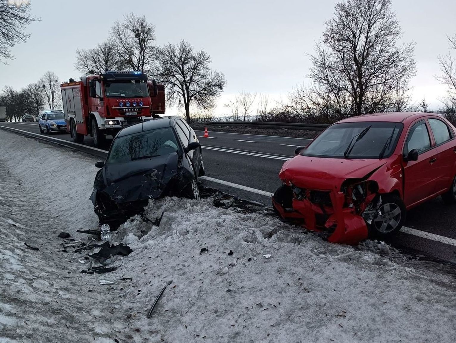 Czołowe zderzenie na DK 17. Dwie osoby w szpitalu [AKTUALIZACJA]