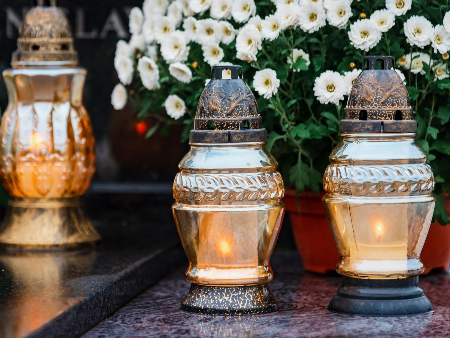 Ks. Jacek Lewicki o sensie uroczystości Wszystkich Świętych i Dnia ...