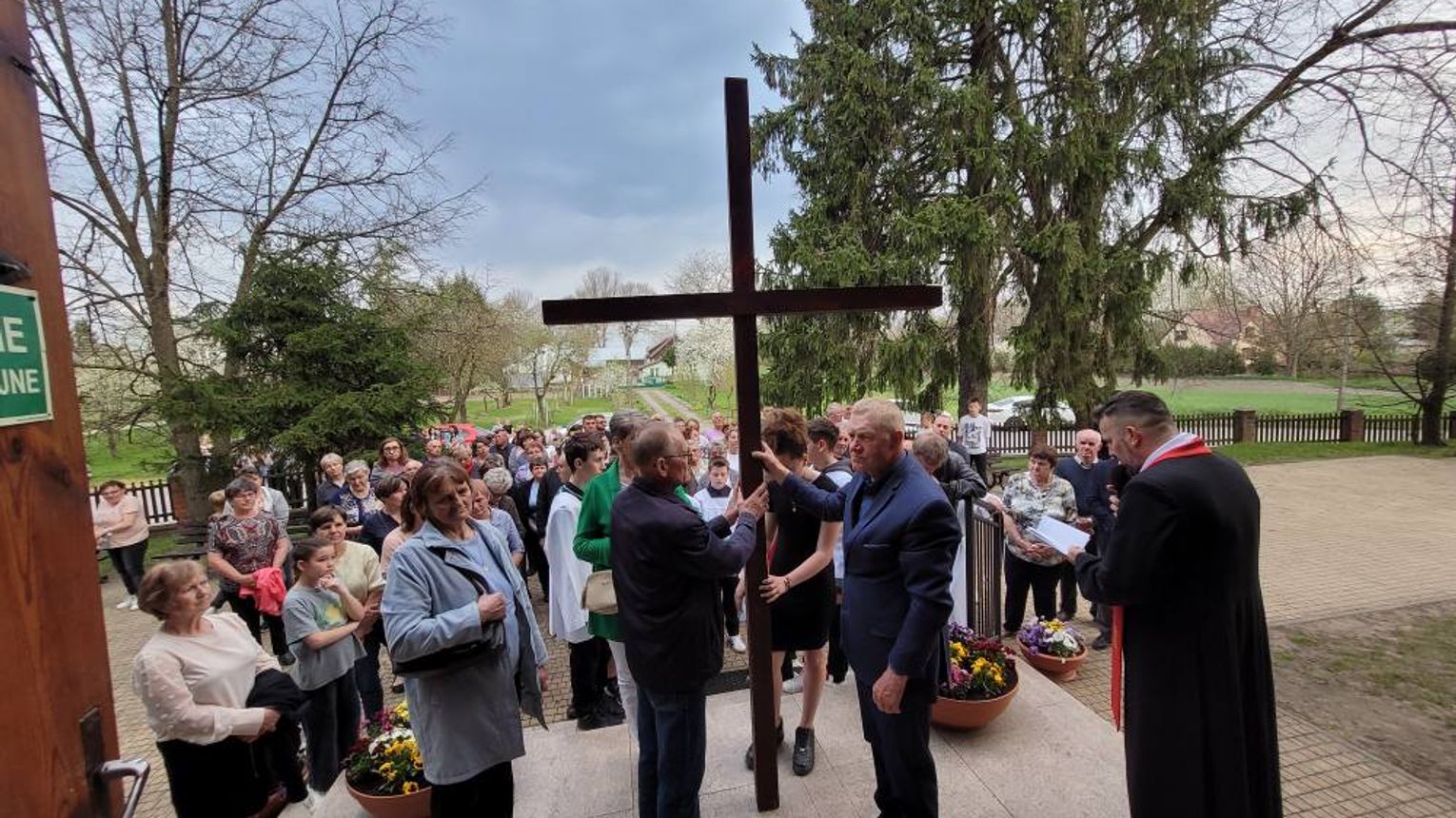 Gm. Wierzbica. Droga Krzyżowa i Liturgia Męki Pańskiej w parafii w ...